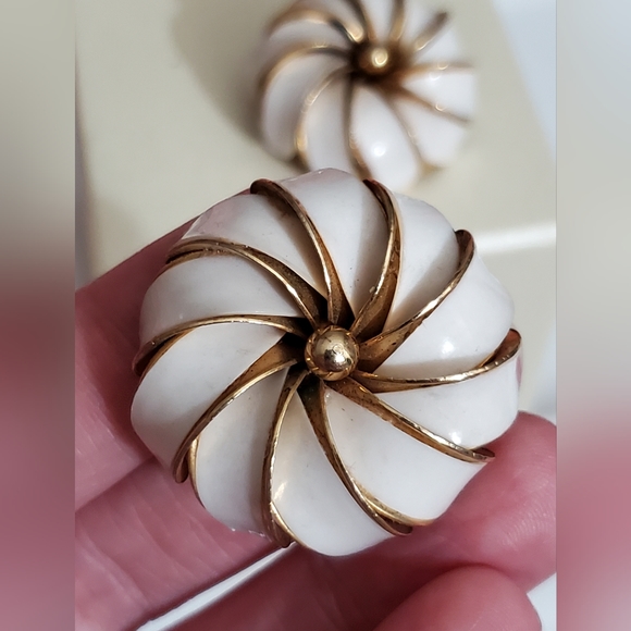 Vintage | Jewelry | Vintage Enamel Flower Pinwheel Clip On Earrings ...